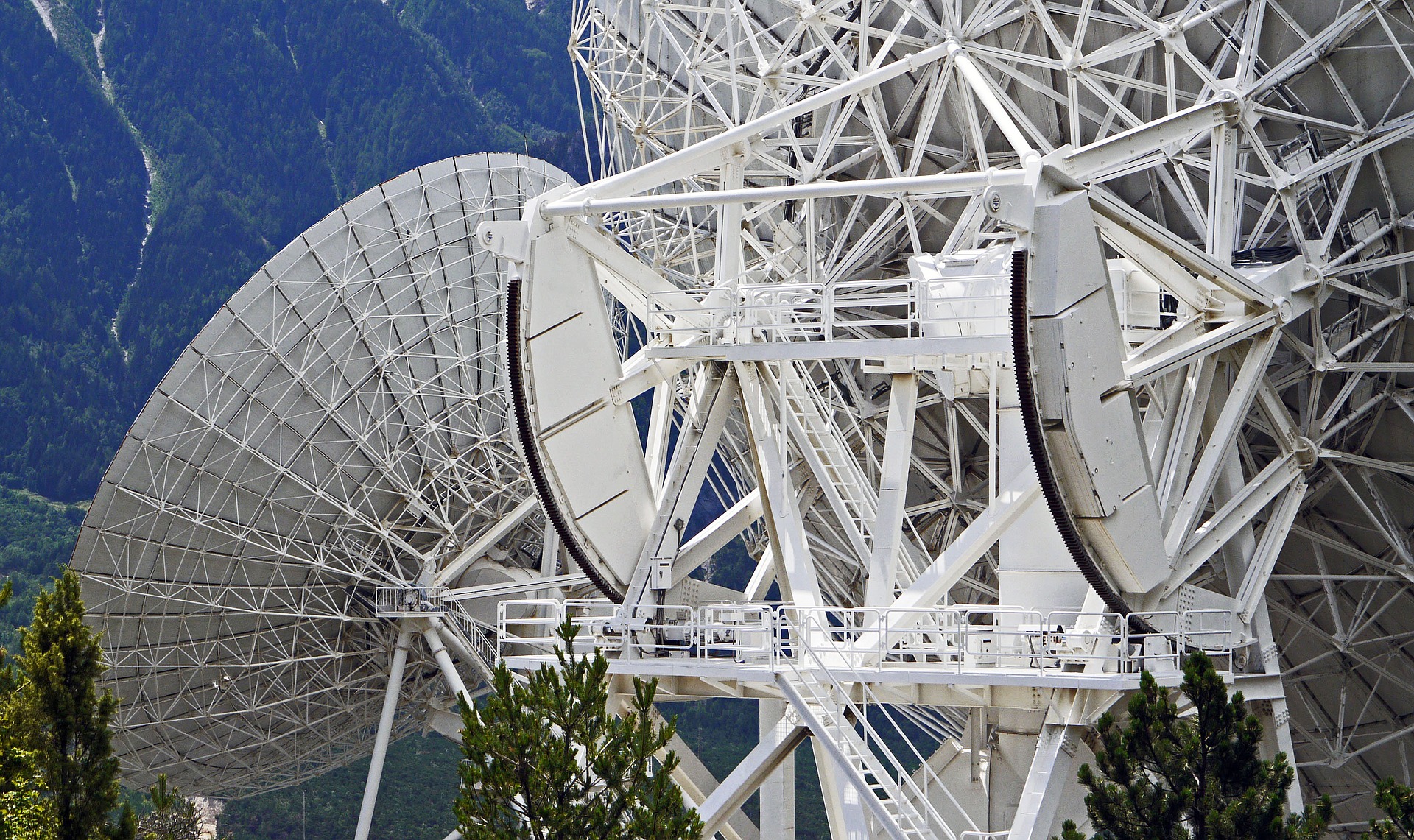 The Best Way to Make First Contact, According to Science