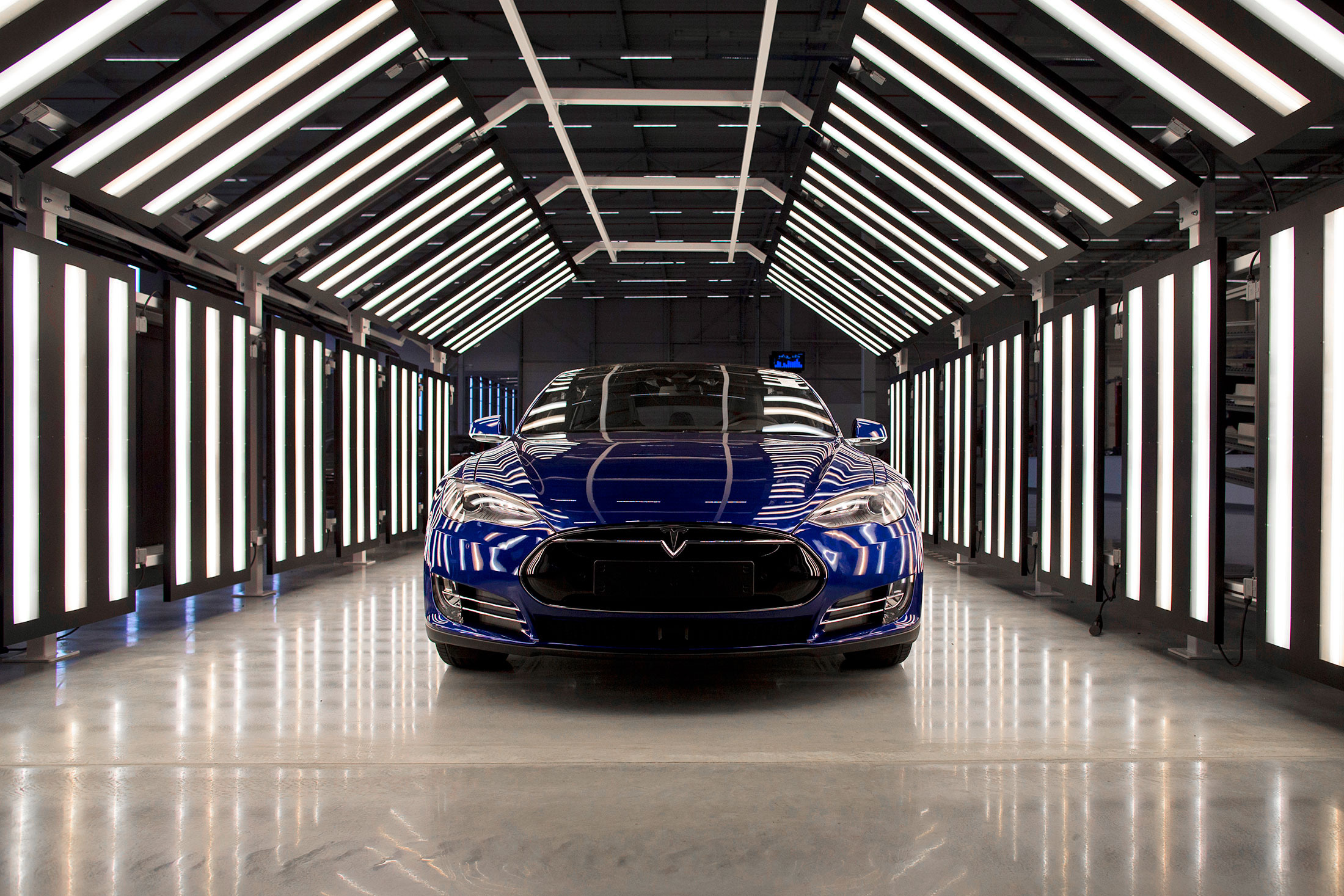 Tesla Model S Battery Explodes, Totals Car in Minutes