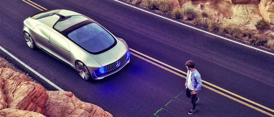 Ford Patents Windshield & Ceiling Entertainment System