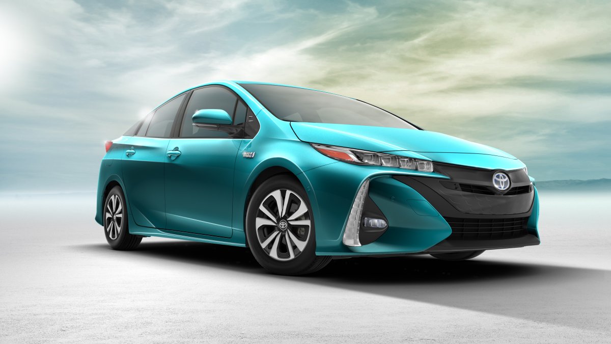 Toyota Just Unveiled the Most Efficient Plug-In Ever, the Prius Prime