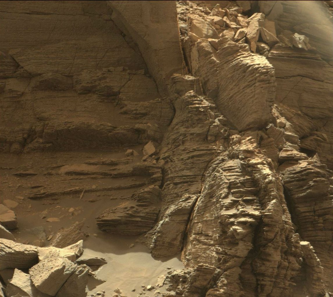 NASA's Curiosity Captures Astonishingly Detailed Photos Of Mars