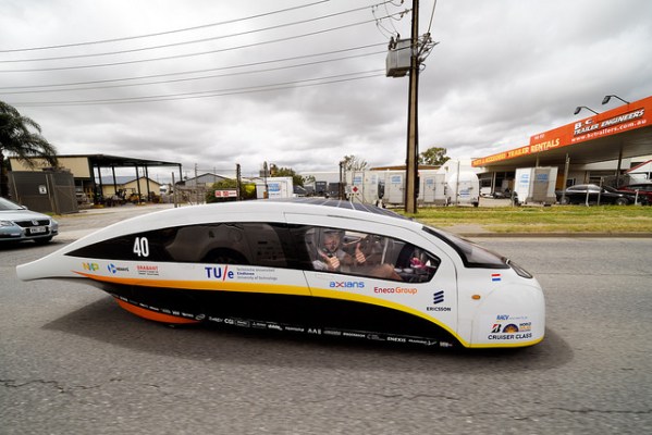 Electricity-Generating Solar Car Gives Back to the Grid