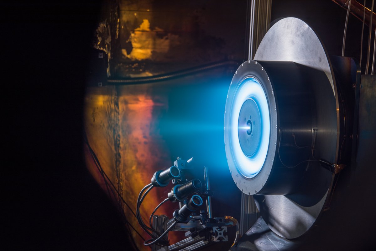 NASA's New Ion Thruster Breaks Records, Could Take Humans to Mars