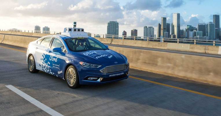 This Self-Driving Car Uses a Fold-Out Robot Arm to Deliver Parcels