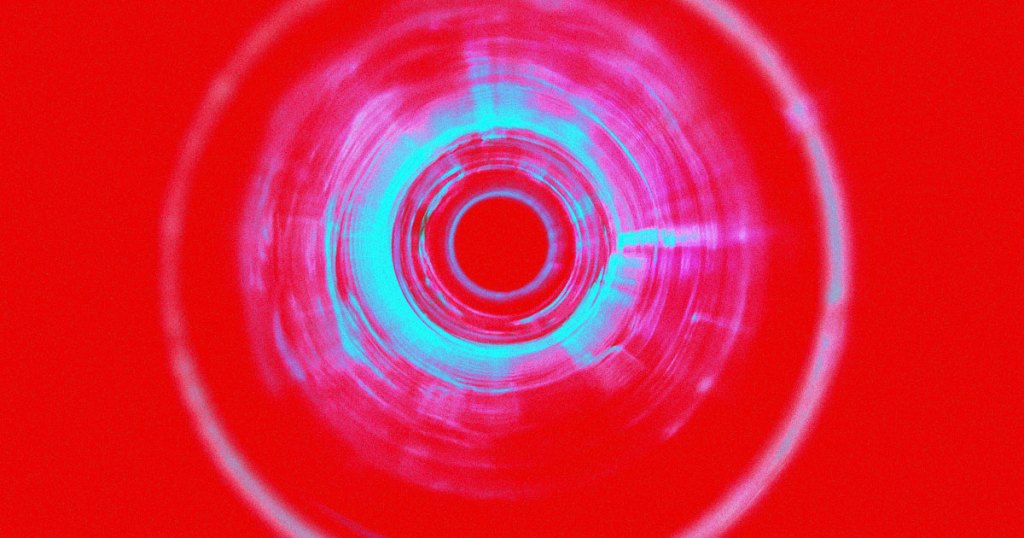 This Robotic Contact Lens Can Zoom in or out Just by Blinking