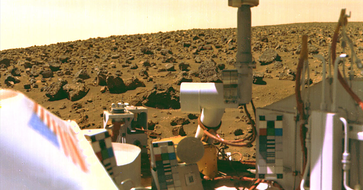 Former NASA Scientist "Convinced" We Already Found Life on Mars