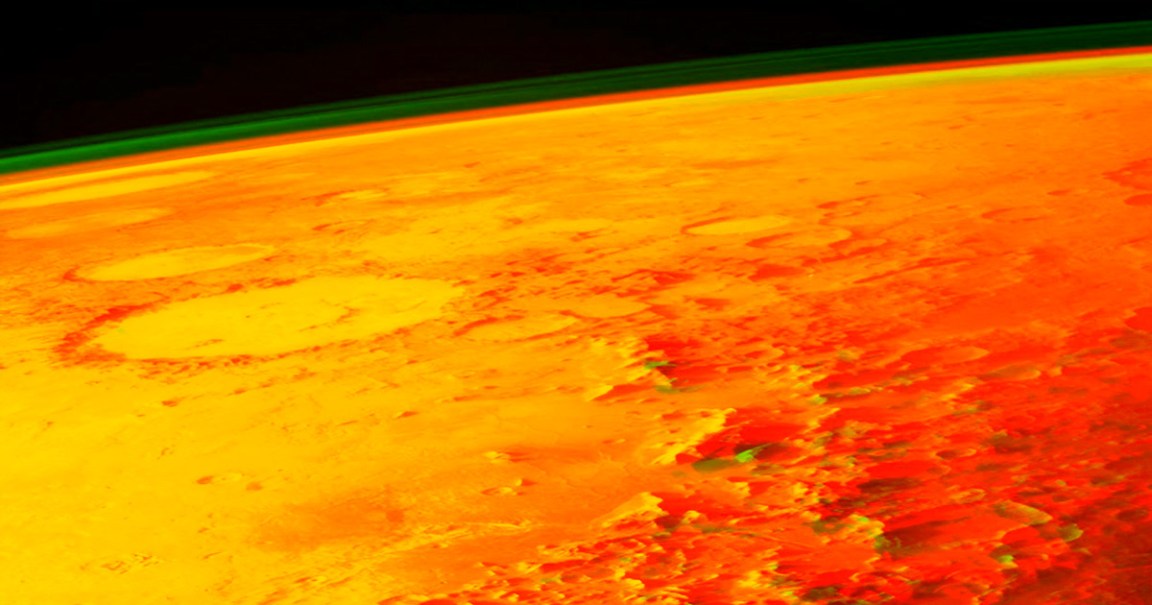 NASA Lander Detects Strange Glow In Sky of Mars