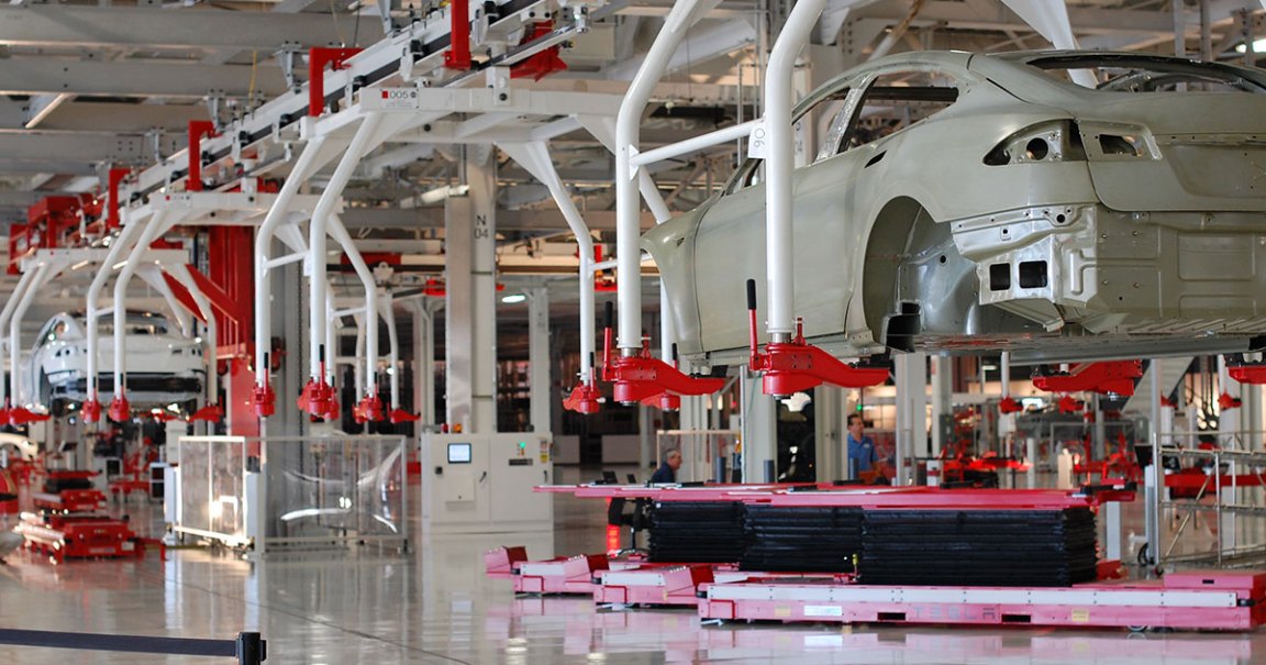 Defying Shelter-in-Place, Tesla Is Building New Cars Today