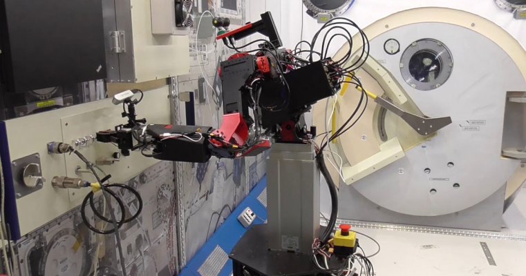 Japanese Startup Wants to Replace Astronauts With Space Robots