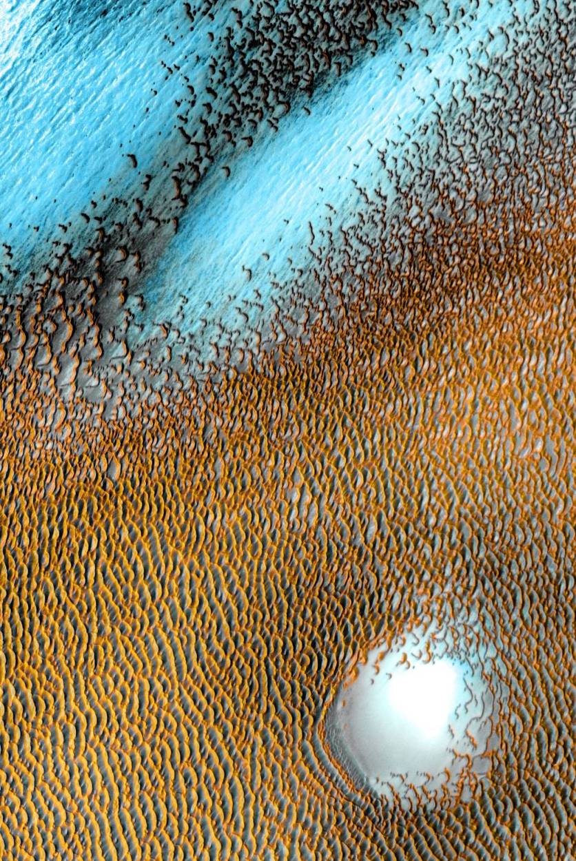 Amazing NASA Photo Shows Bright-Blue Dunes on Mars