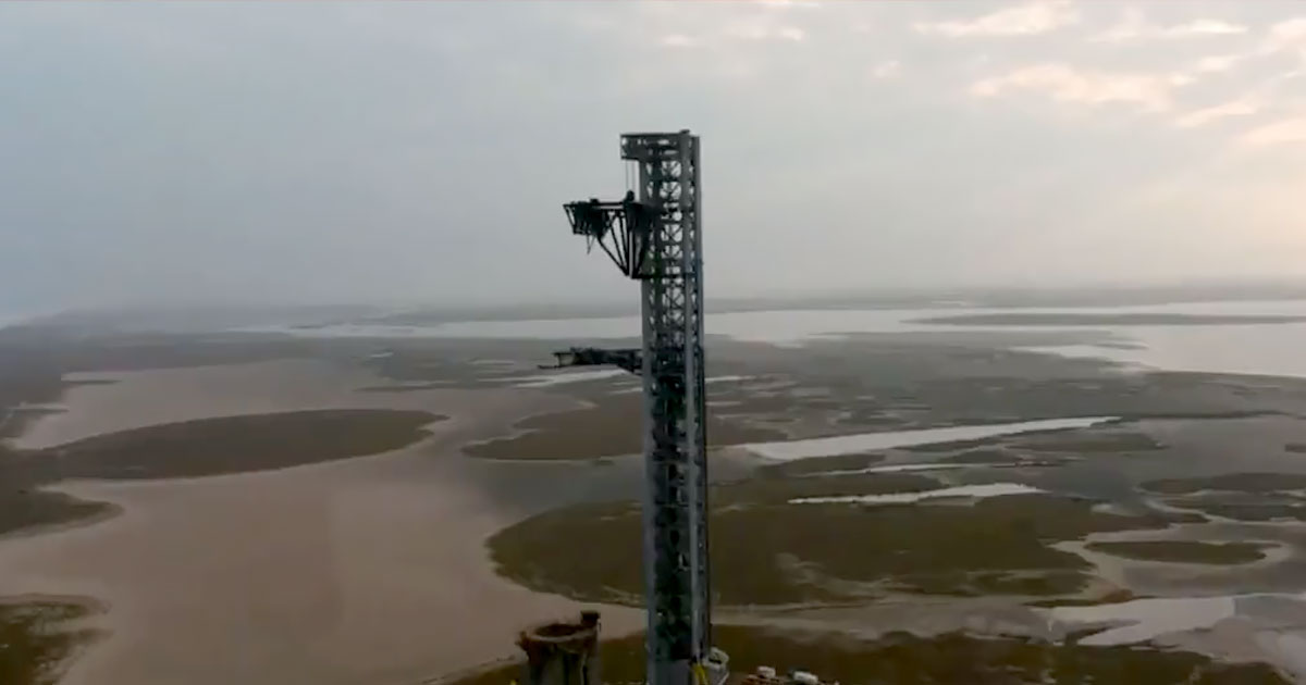 SpaceX Tests Giant "Chopsticks" For Catching Starship as It Lands