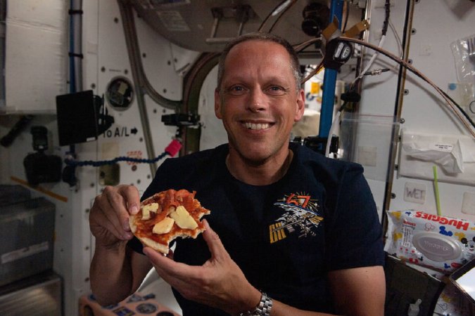 NASA Astronauts Spotted Eating Nasty-Looking Pizza on Space Station