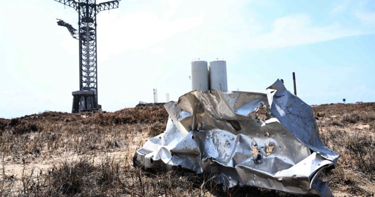 Dramatic Footage Shows SpaceX Starship Exploding After Crashing Into ...