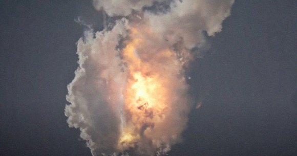 Dramatic Footage Shows SpaceX Starship Exploding After Crashing Into ...
