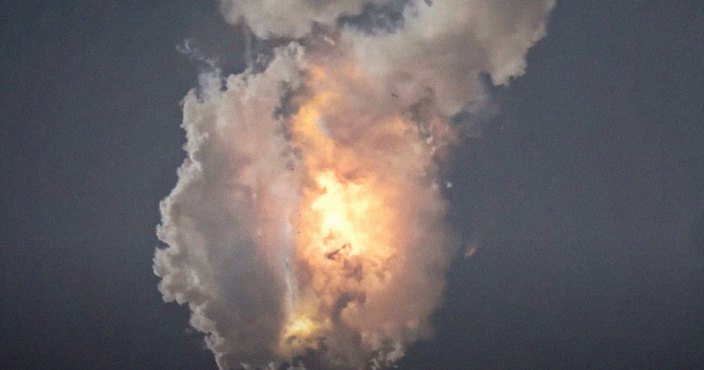 Dramatic Footage Shows SpaceX Starship Exploding After Crashing Into ...