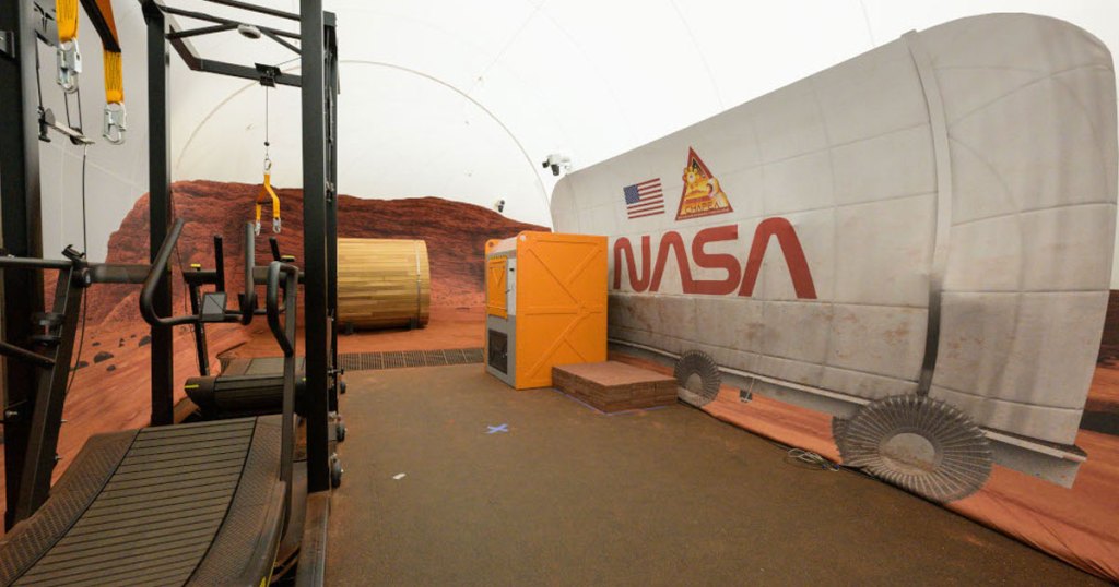NASA Locks Test Subjects Inside Simulated Mars Base