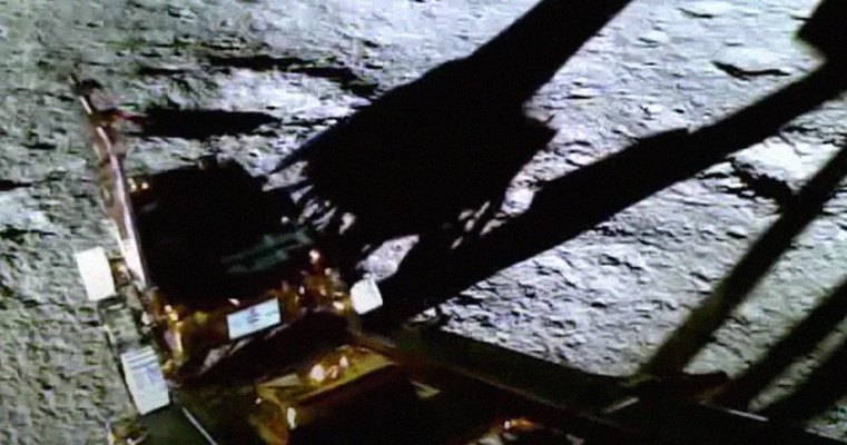 Amazing Footage Shows Indian Rover Ramping Down to the Lunar Surface
