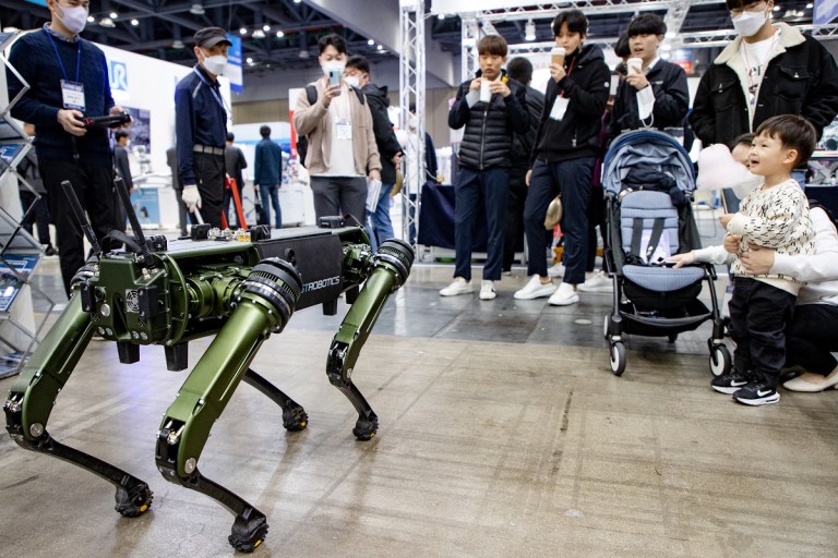 The US Army Is Testing Killer Robot Dogs With AI-Powered Rifles in the ...