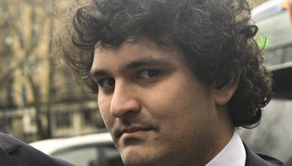 SBF's Parents Sued for Ignoring “Bright Red Flags” About Son’s Crimes