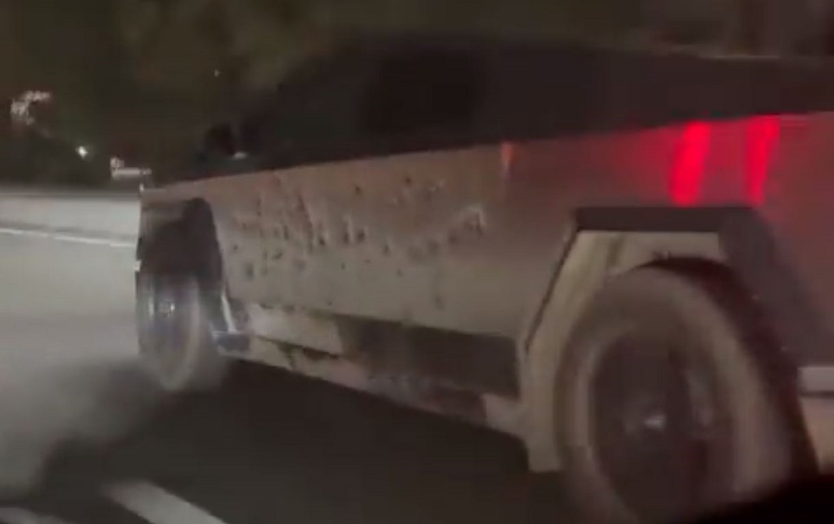 Elon Musks Says He Unloaded a Tommy Gun Into a Cybertruck "Al Capone Style"