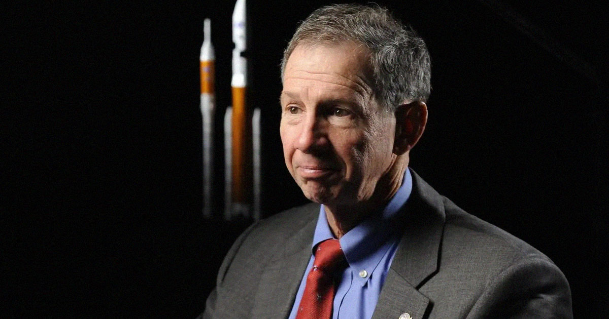 Former NASA Director Trashes Upcoming Moon Mission