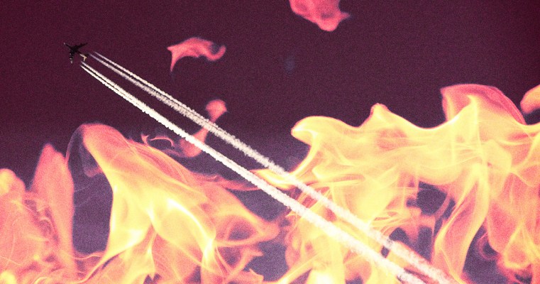 Flames Shoot From Boeing Jet's Engines With 389 Passengers on Board