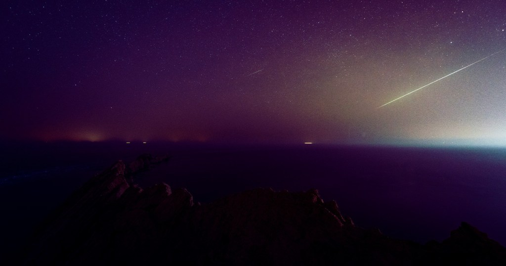 If You Look Up Tonight, There's a Beautiful Meteor Shower Right Now