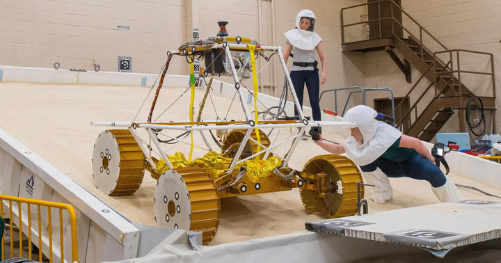 Scientists Outraged at Canceled NASA Moon Mission Plead Congress to ...