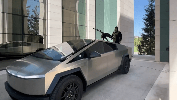 Elon Musk Insists He Didn’t Give Cybertruck Mounted With Machine Gun to ...