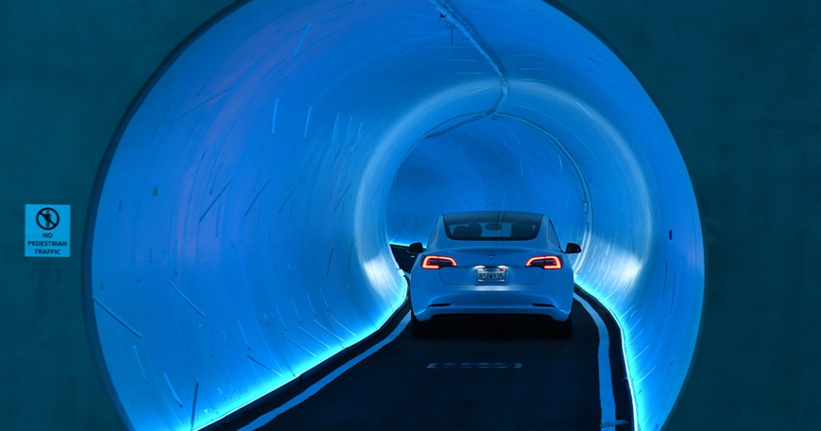 Confused Drivers Are Somehow Getting Lost in Elon Musk's Goofy Las ...