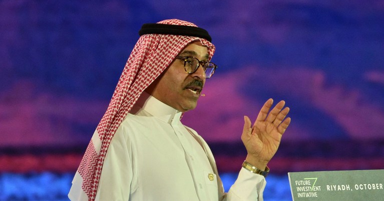 Saudi Arabia's 100-Mile Skyscraper Is Turning Into a Disaster