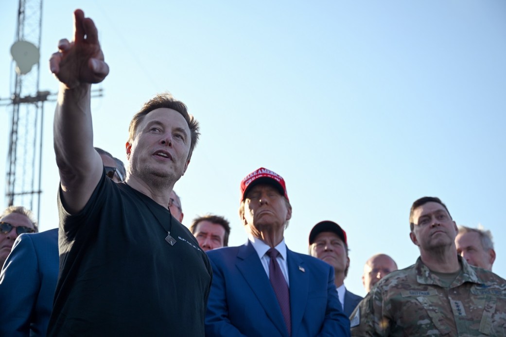 Body Language Expert Says Trump Is Acting "Submissive" Around Musk