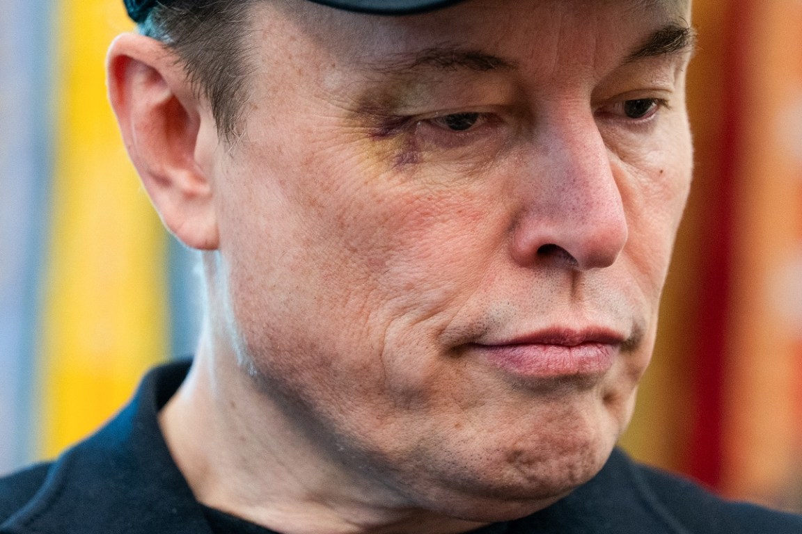 After Drug Allegations, Elon Musk Arrives at His Own Goodbye Party With ...