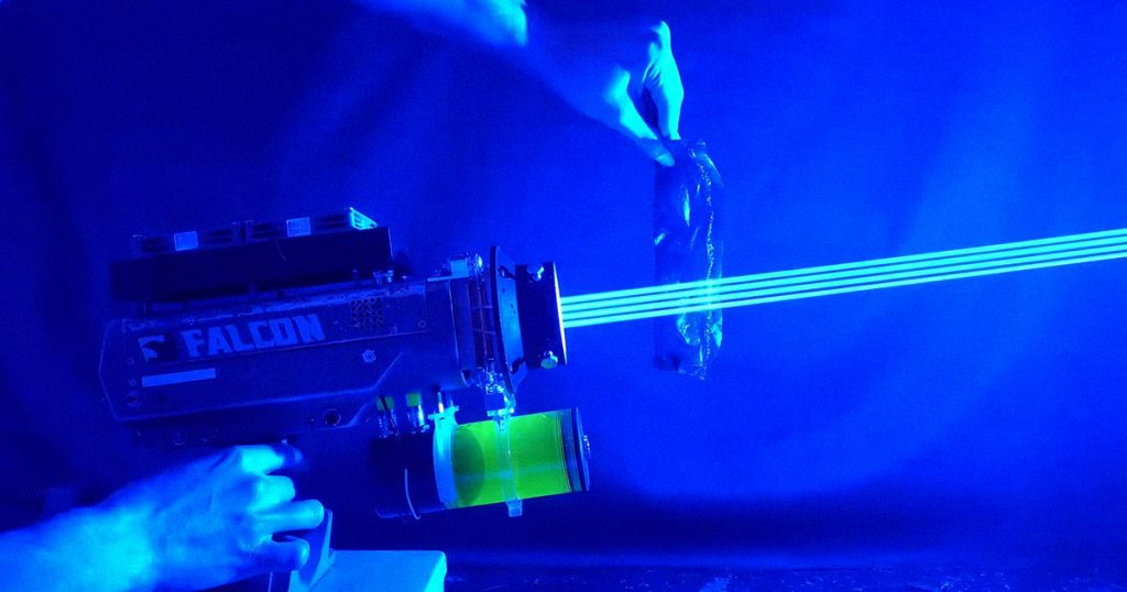 Inventor Builds Actual Laser Gun That Literally Sets Stuff on Fire When ...