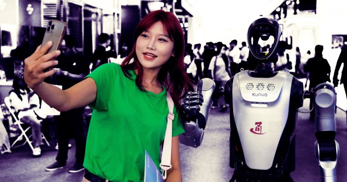 Chinese Humanoid Robot Runs Half Marathon, Beats Fastest Human Time in ...
