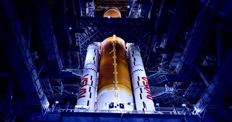 NASA May Ditch SpaceX for Moon Landing Because It's So Behind