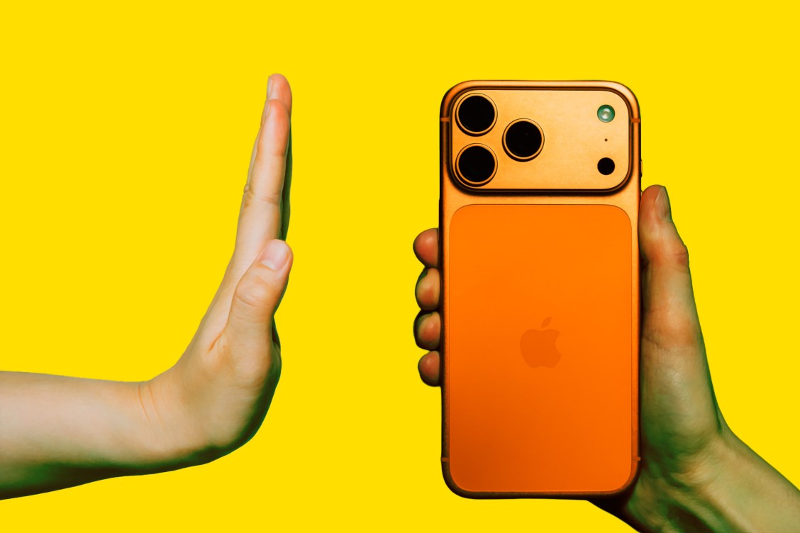 The Economy Is Sputtering as People Keep Using Their Old Phones That ...