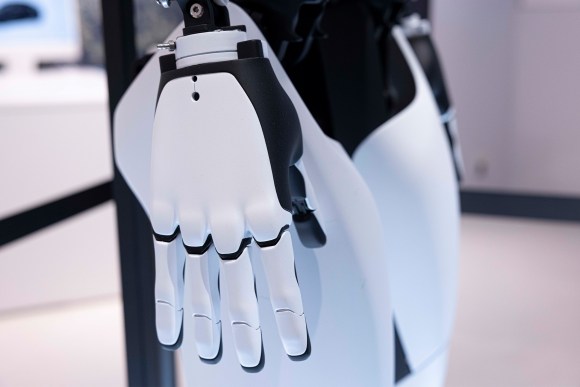 This Robot With a Working Human Face Is Incredibly Unsettling