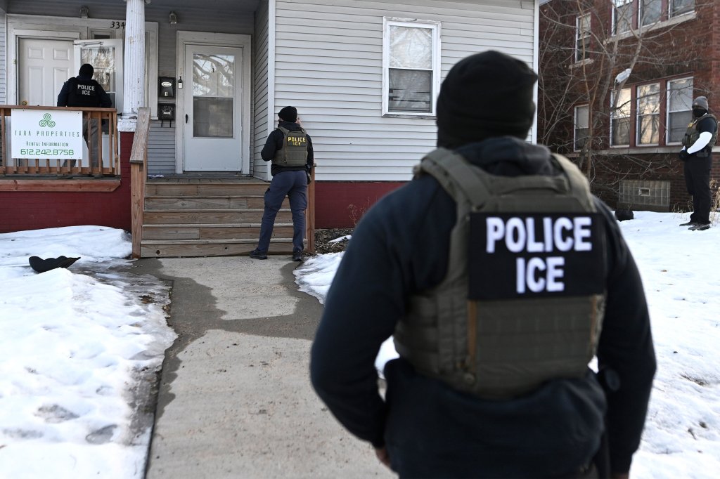 ICE Reportedly Stole a 10th Grader's Phone, Then Seemingly Sold It for Cash