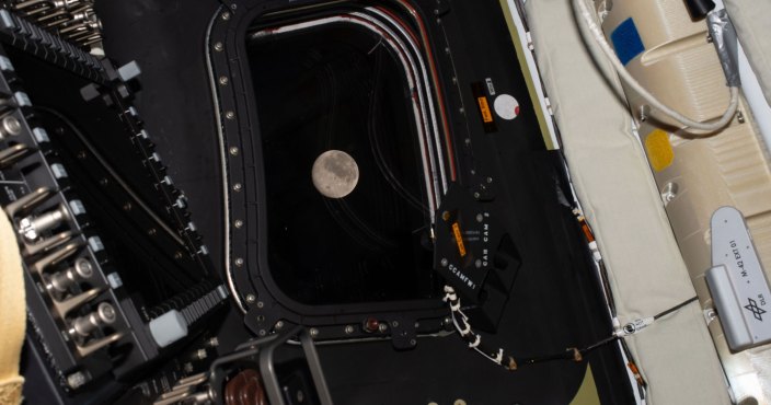 The Moon Astronauts Have Been Working Out With a NASA Rowing Machine in ...